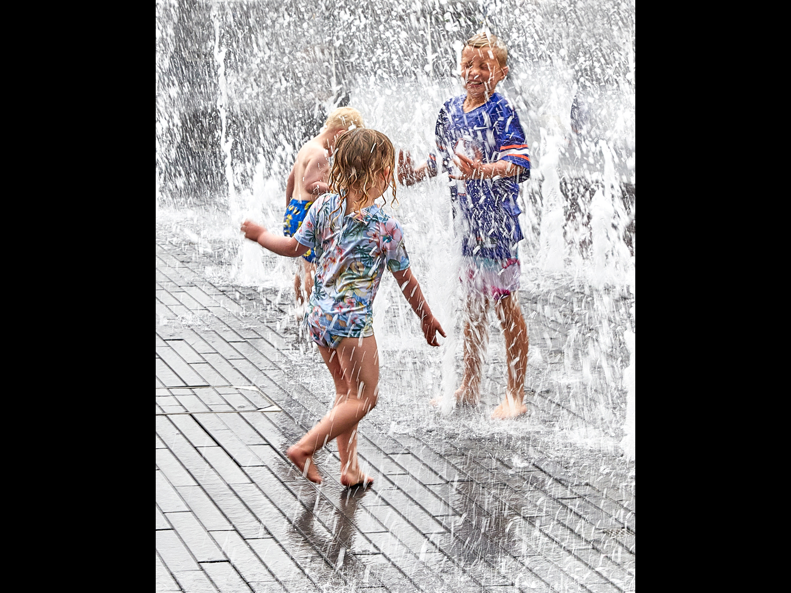 Bob Breach#Fun in the Fountain#1 - Solihull Photographic Society